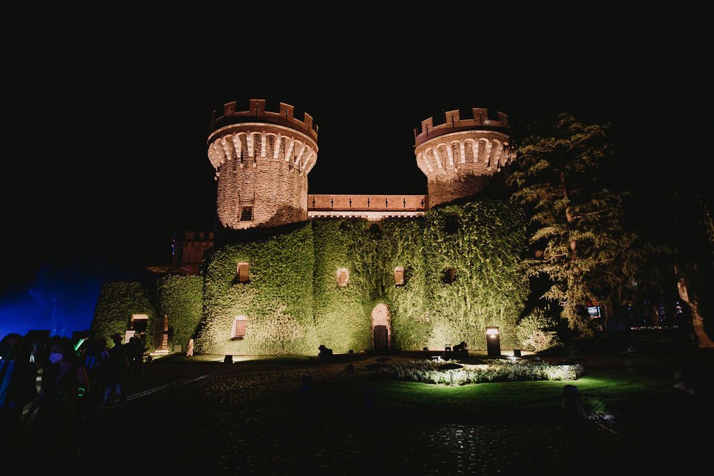 A tree, a castle, a great wedding · Toni Seguí